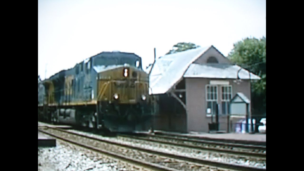 CSX Train Chugging Past Dickerson Station - YouTube