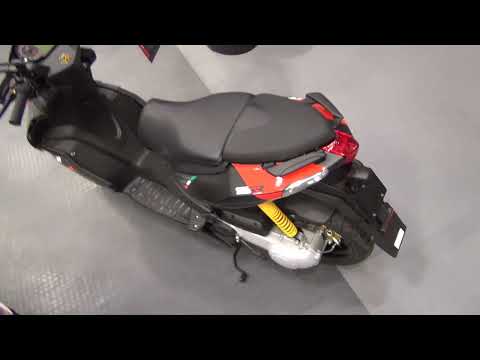 Aprilia SR 50 R (2019) Exterior and Interior