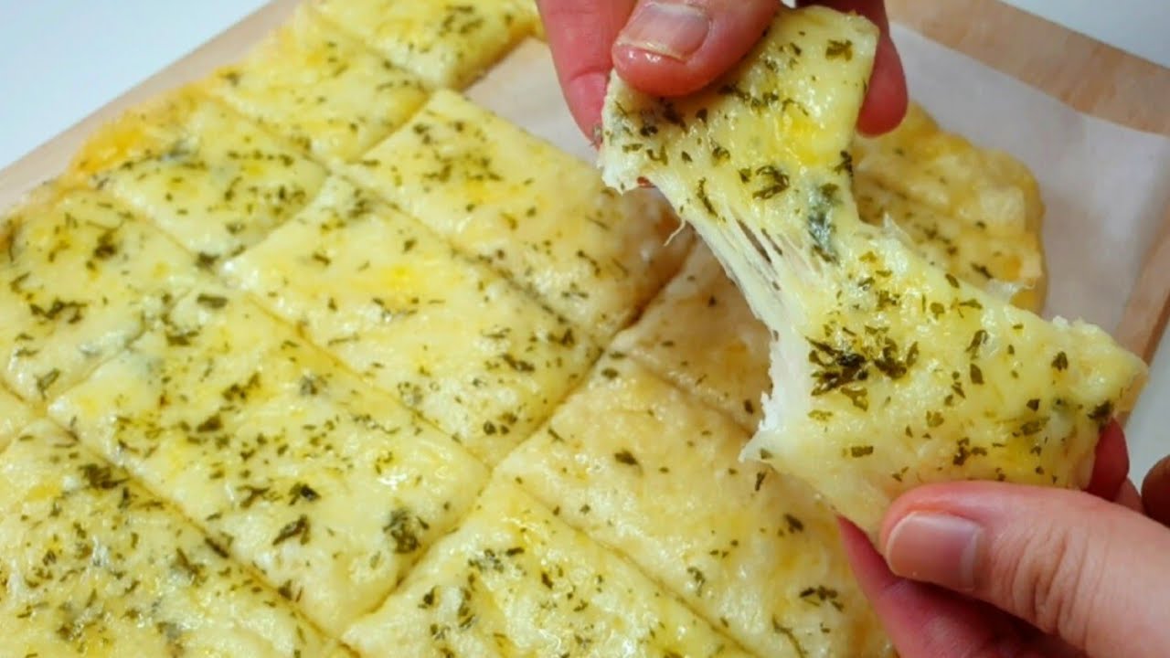 CHEESY GARLIC BREAD | Pinoy juicy bites - YouTube