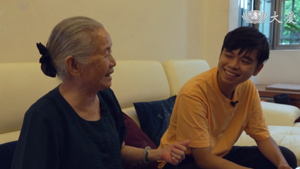 My Grandparents - Huang Hu Long (我的阿公阿媽做慈濟 - 黃胡攏) - YouTube
