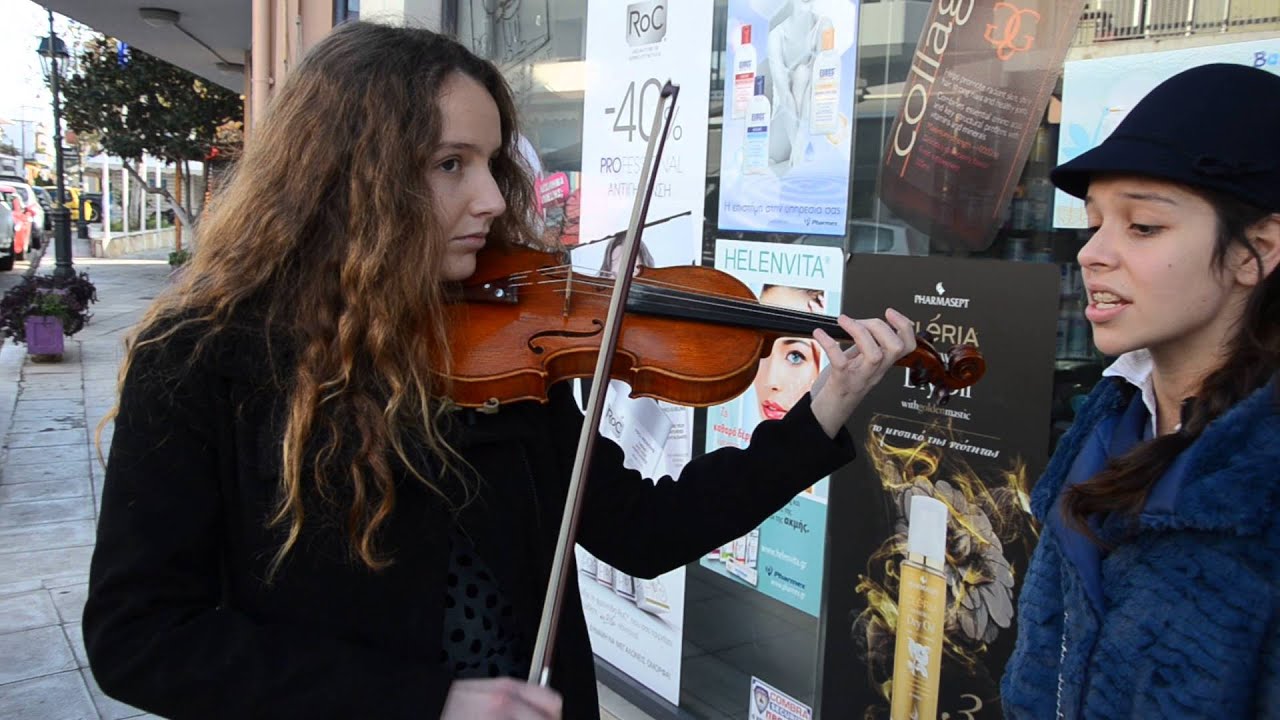 πρωτοχρονιατικα καλαντα Αλεξανδρα και Στεφανια Συλλαιδη - YouTube