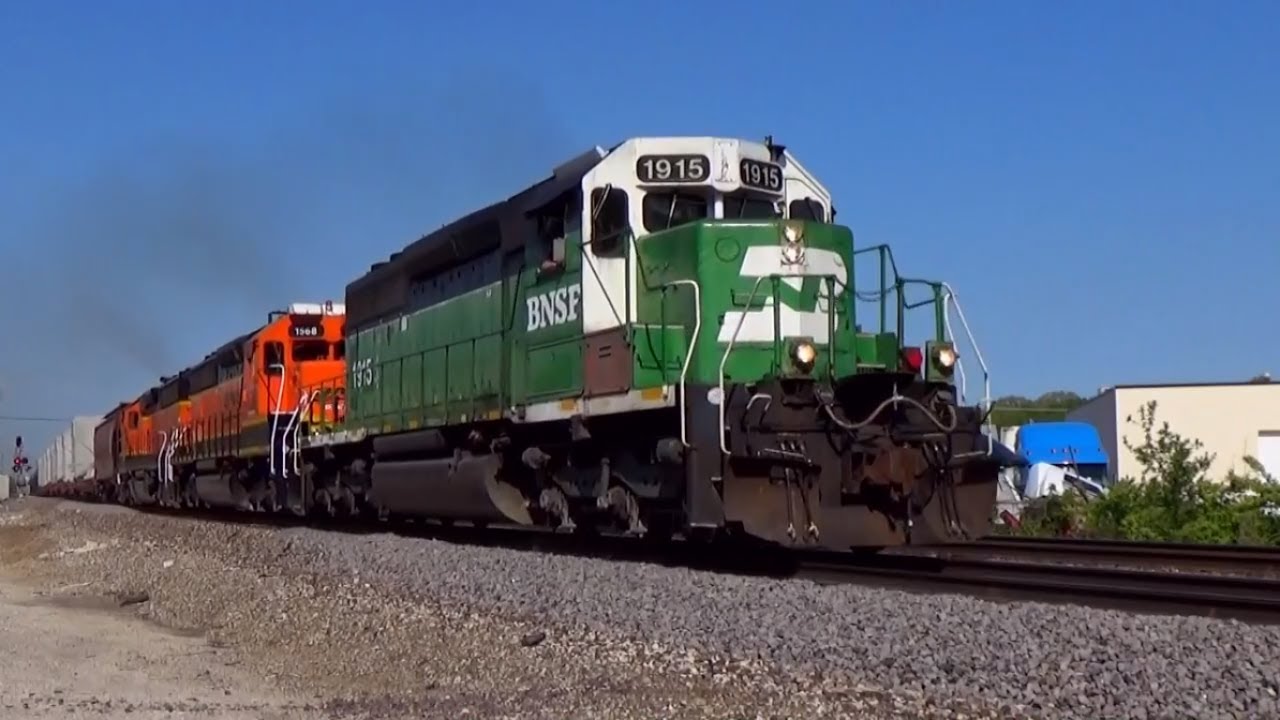 BNSF (ex-BN) 1915 Westbound at Burr Ridge, IL 5/12/17 - YouTube