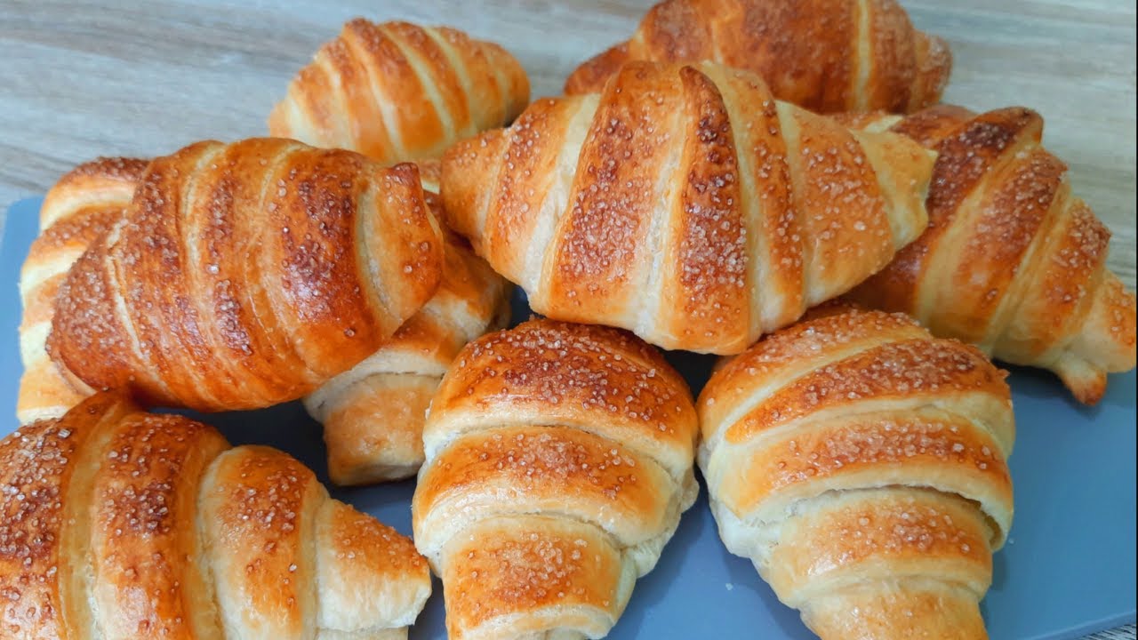 Croissants croustillants à base de pâte feuilletée toute prête. Recette ...