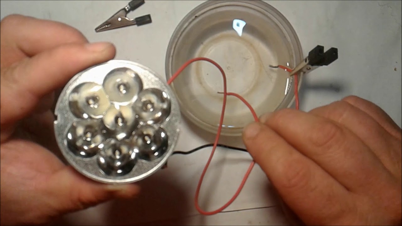 Experimentando con líquidos electroliticos - YouTube