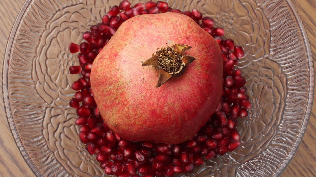 Kako očistiti nar (Jednostavan način da otvorite plod nara i izvadite ...