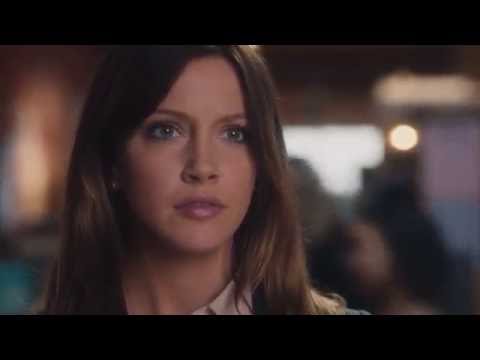 Arrow - Oliver & Laurel see each other after years 01x01 \