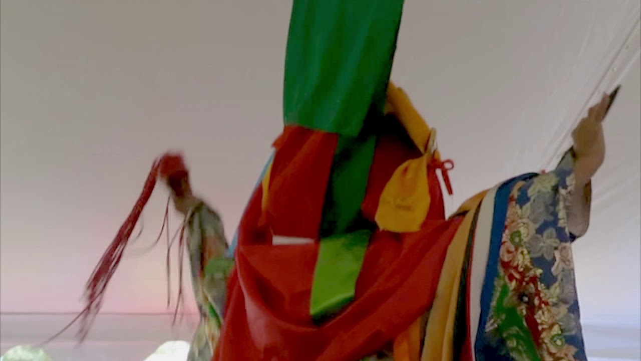 Lama Dancing - YouTube