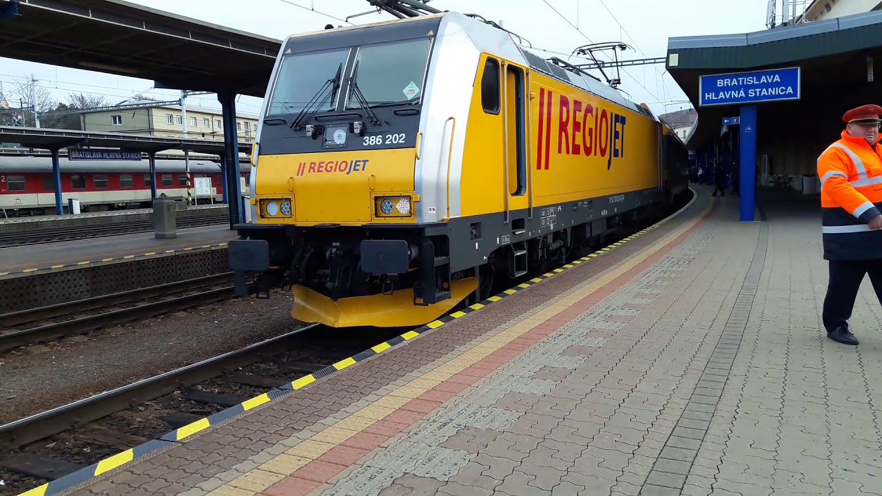 Regiojet traxx 2 ms Bratislava hlavná stanica - YouTube