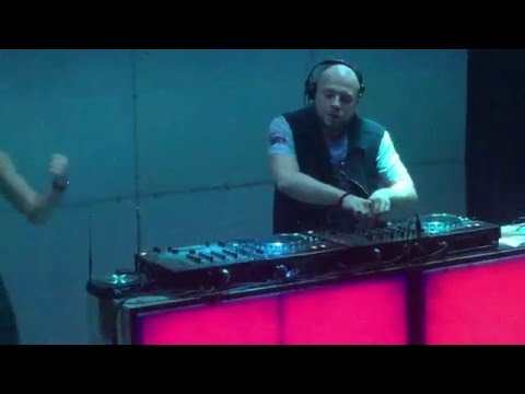 Fabrique plays Miley Cyrus - Wrecking Ball (Cosmic Dawn Club Mix) @ Bingo, Pskov