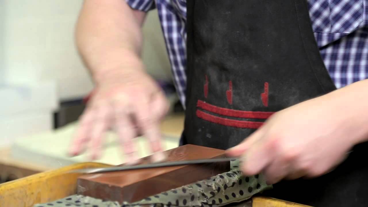 Keeping your knives sharp | Food Hacks - YouTube