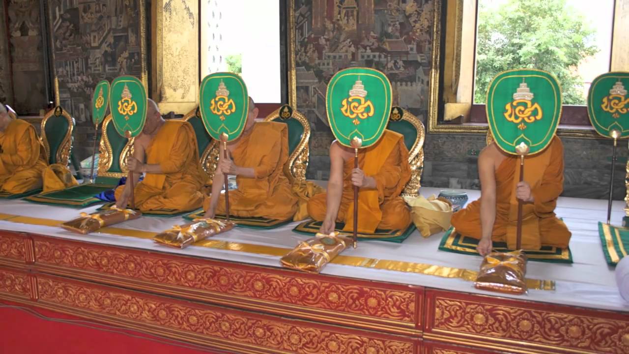 Chanting by Buddhist Monks - YouTube