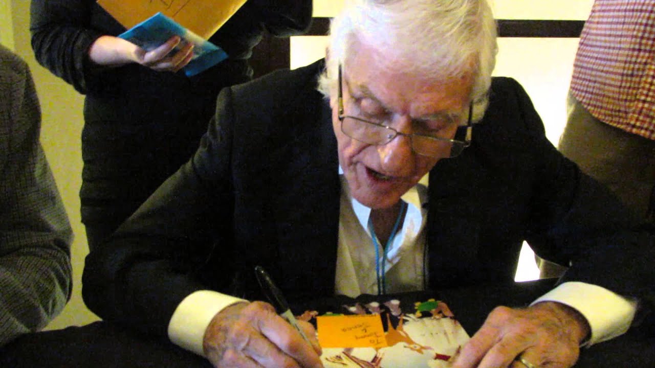 Dick Van Dyke Signing Autographs For Fans - YouTube
