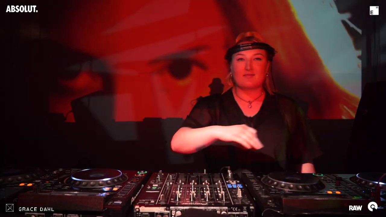 Grace Dahl at E25 in Quarantine - YouTube