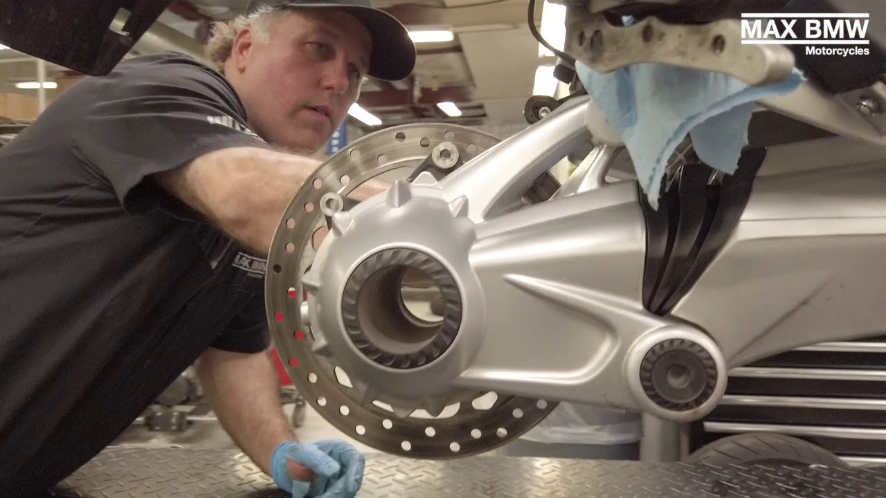 How to Perform a Final Drive Service on a 2007 BMW R1200RT - YouTube