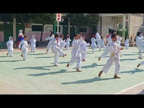 Cara Mengikat Sabuk Karate Anak
