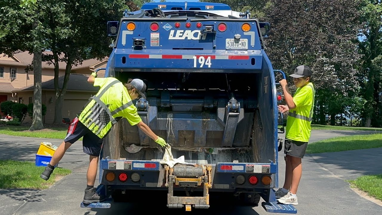 Leach Rear Loader Garbage Truck Packing Trash Riding w ...