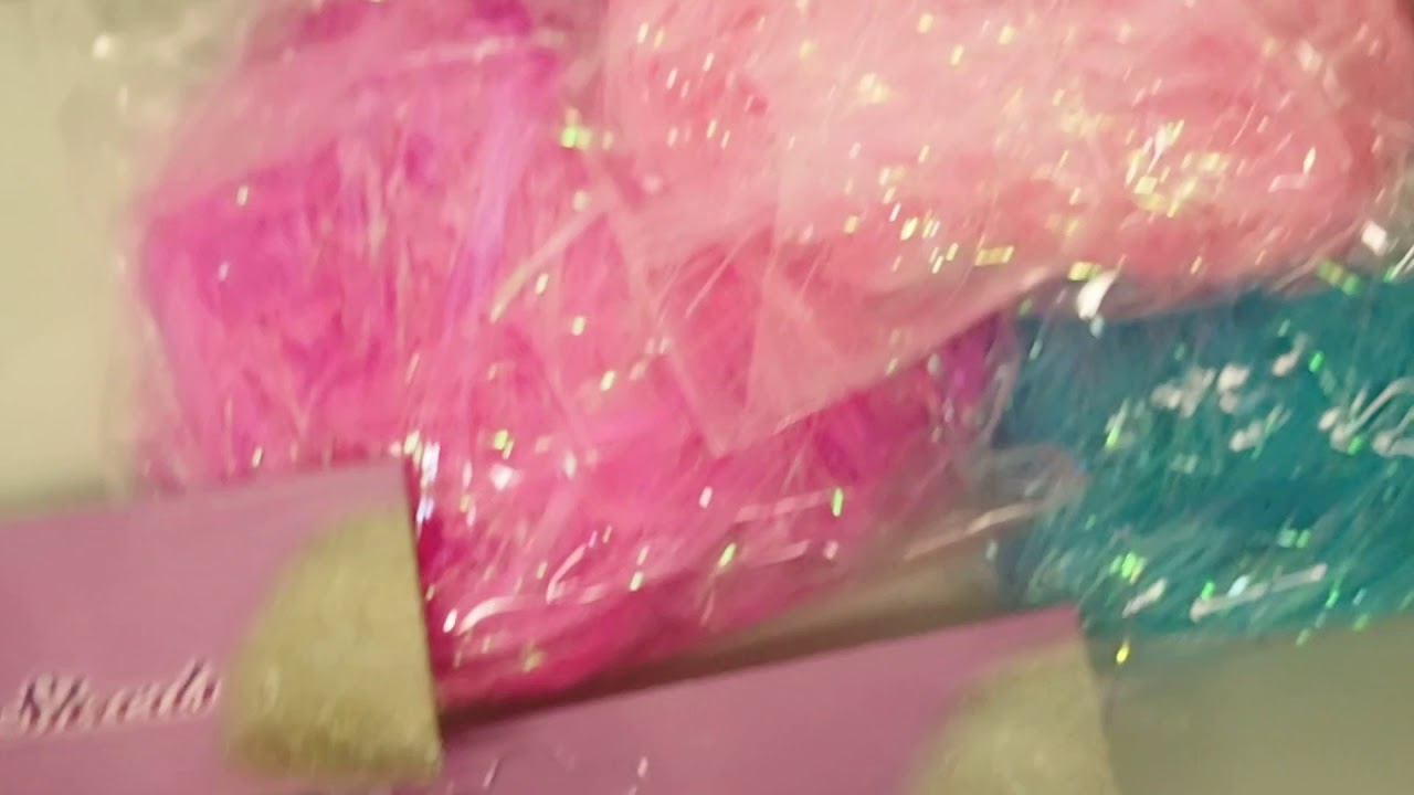 Metallic Shred Angel Hair Iridescent Stuffing - YouTube