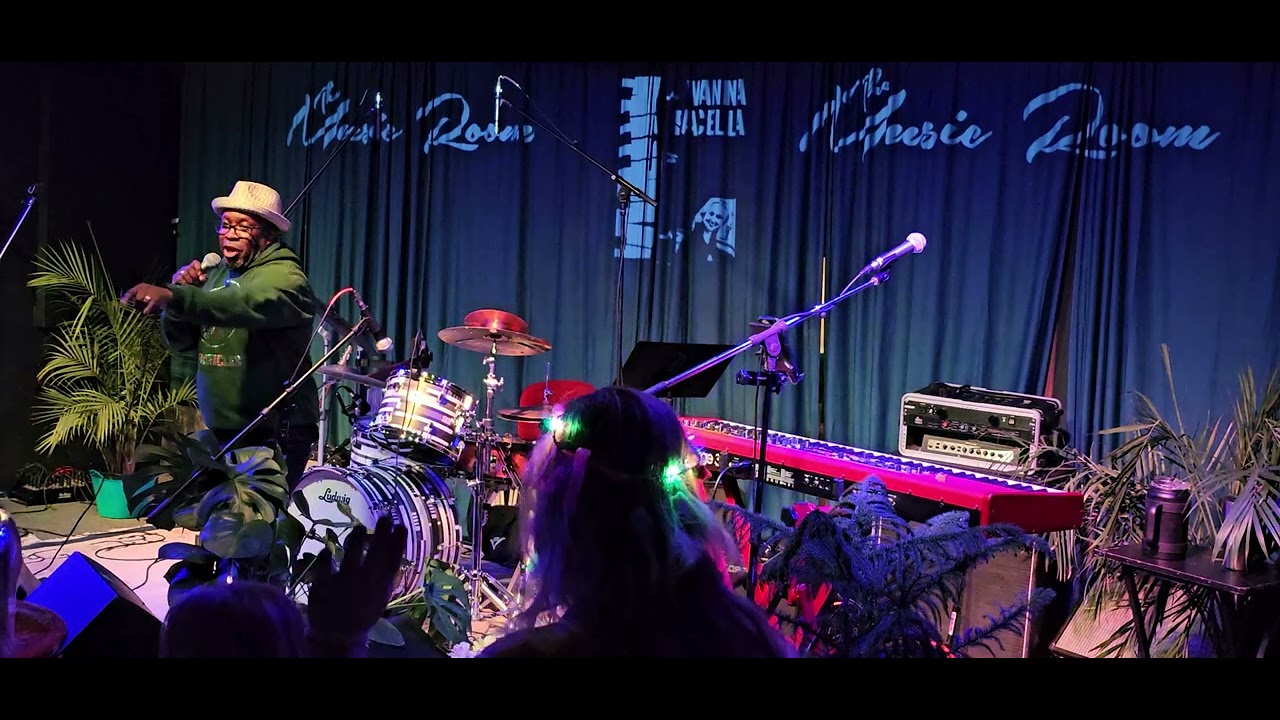 Vanna Pacella Band Live at The Music Room Cape Cod - YouTube