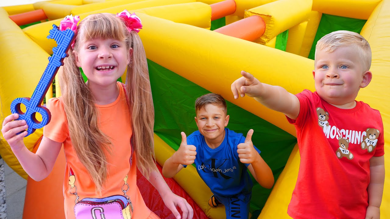 Help Oliver Escape the Maze! Can Diana and Roma Find the Keys? - YouTube