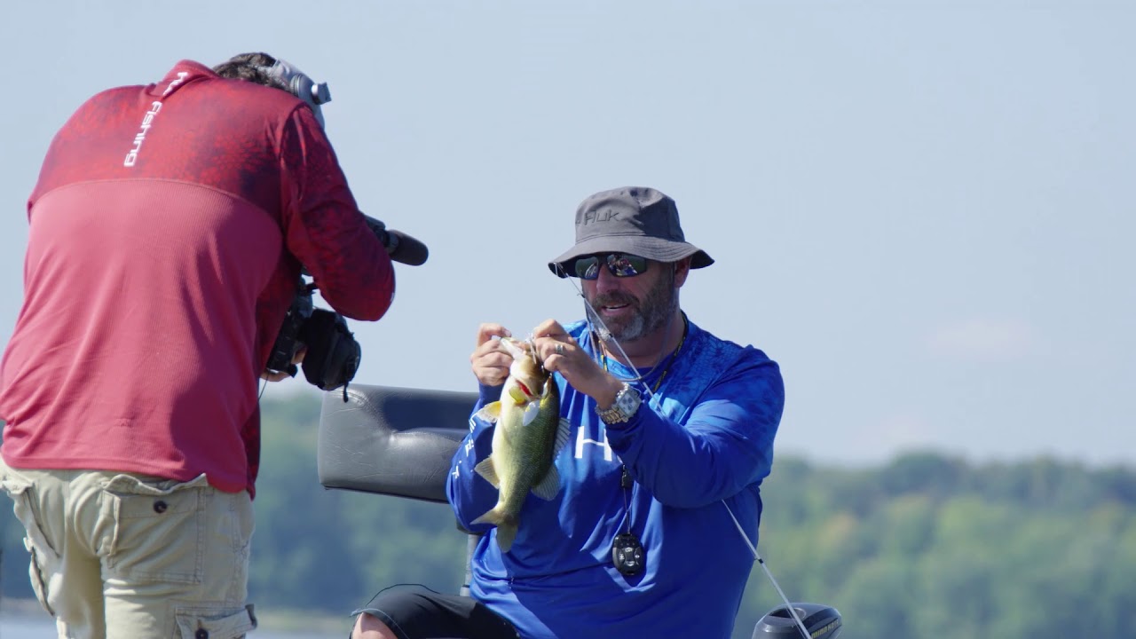 This week on Facts of Fishing... Dave catches some cute Fish - YouTube