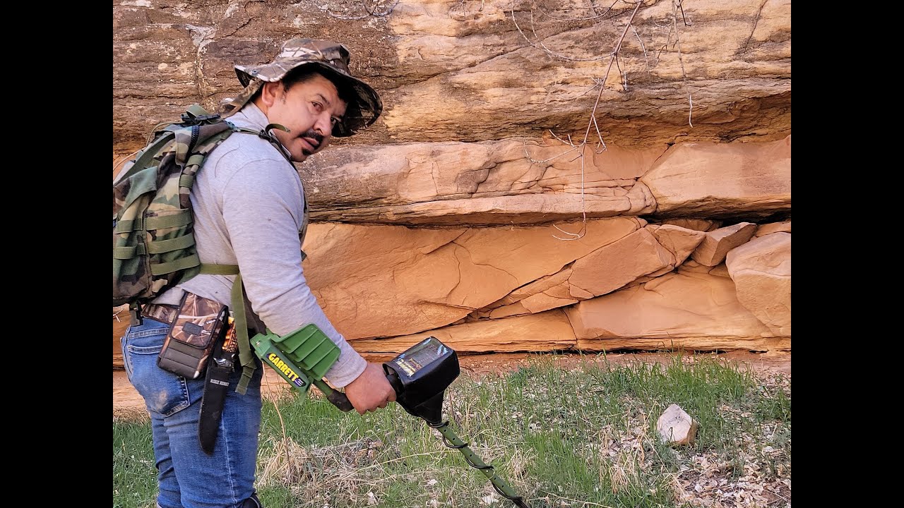 DETECTANDO CON EL GARRETT 2500 - YouTube