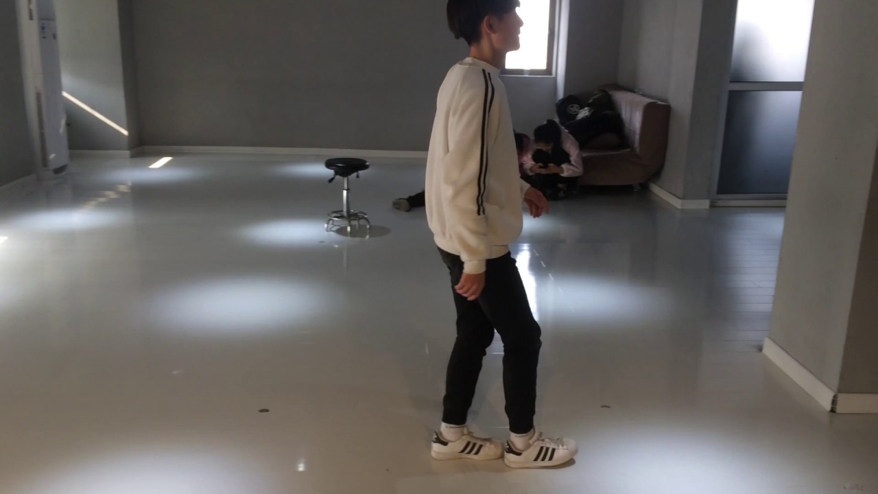 Chinese shuffle dancer - YouTube