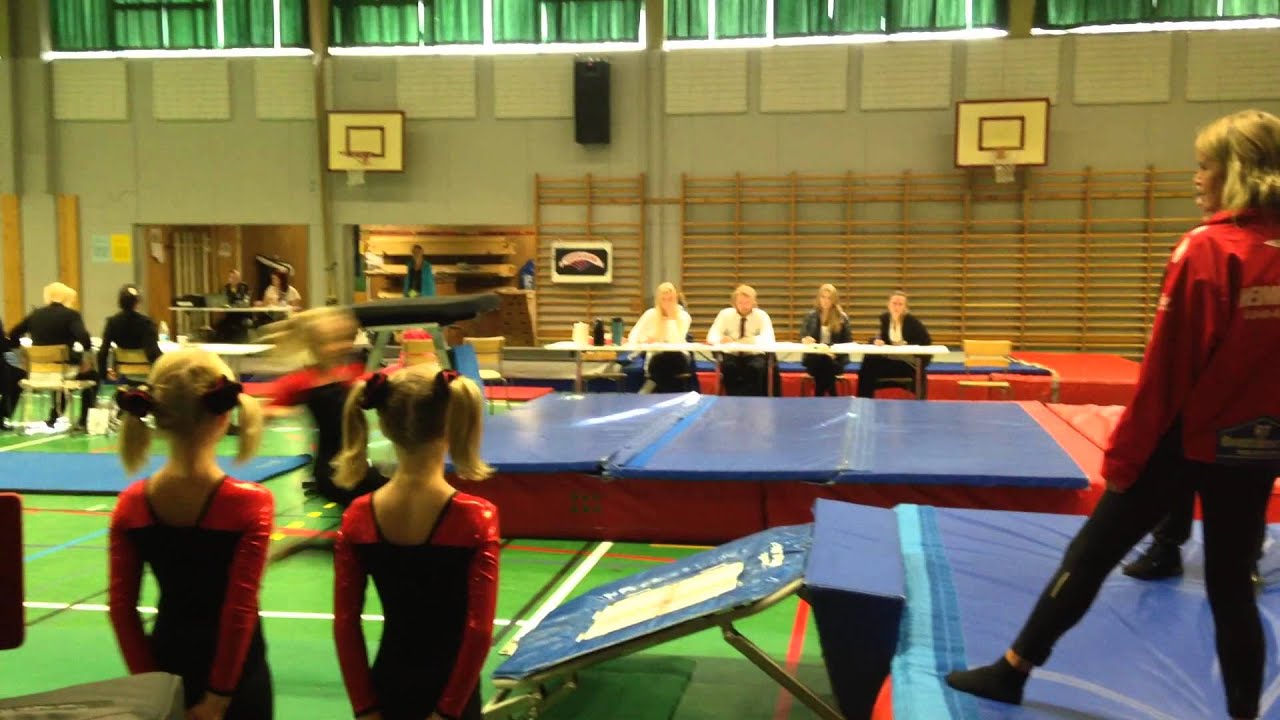Gympa natt och dag 2014 - klass 2 - lag 1 - trampett - YouTube