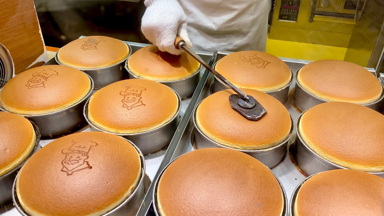 Eating Delicious Uncle Rikuro Jiggly Cheesecakes in Osaka, Japan - YouTube