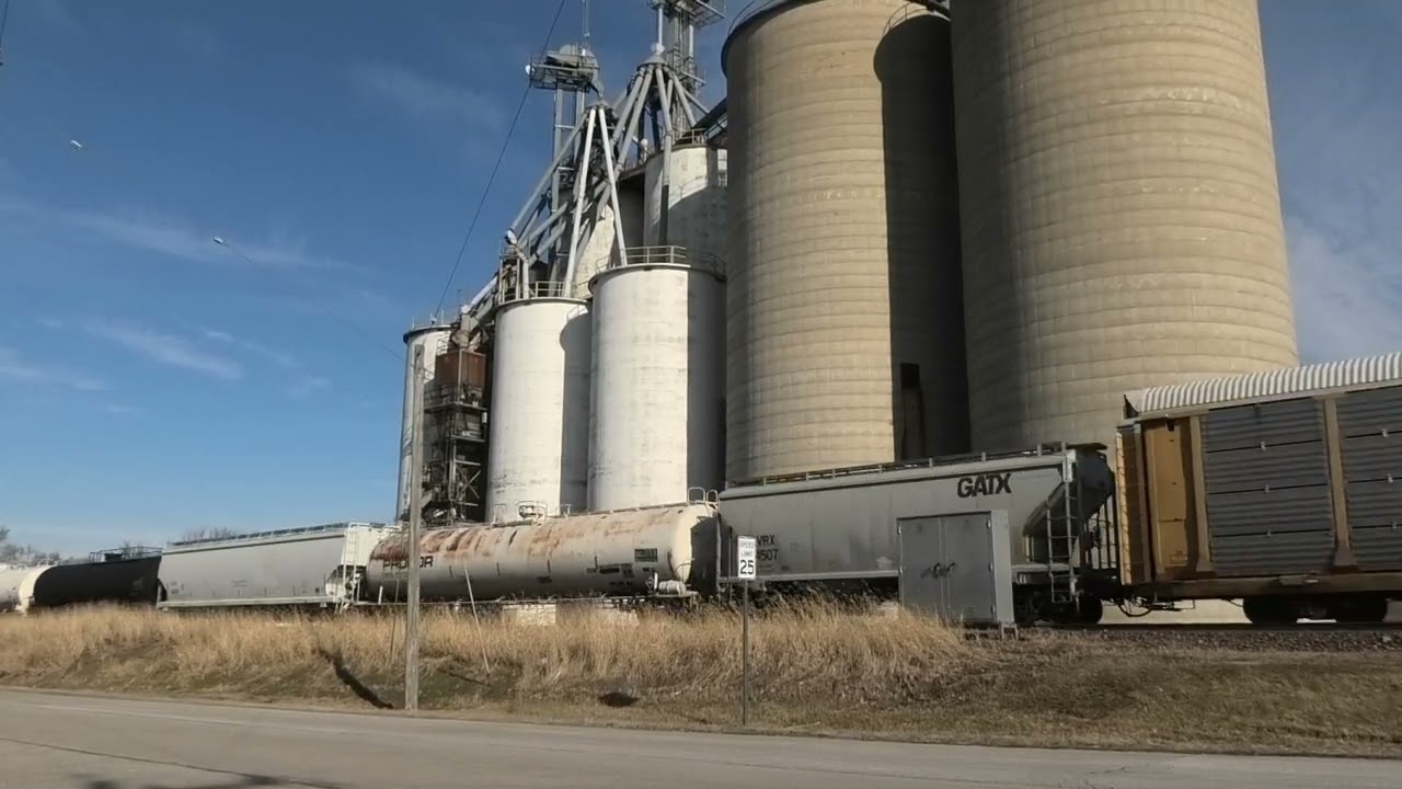 UP 8376 North in Watseka, IL 1/18/22 - YouTube