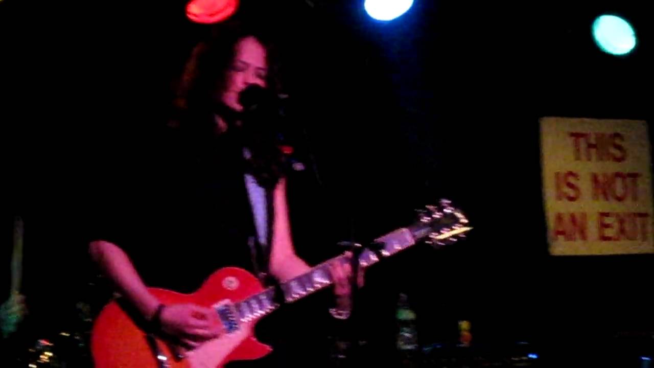 Lisa Bianco performs Whatever the Cost @ Mercury Lounge, New York, NY ...