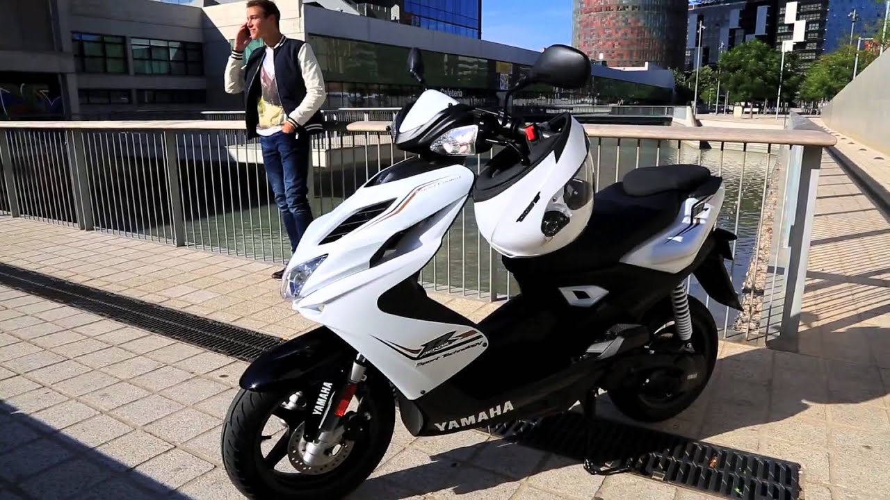 Yamaha Aerox scooter, 2016 official - YouTube