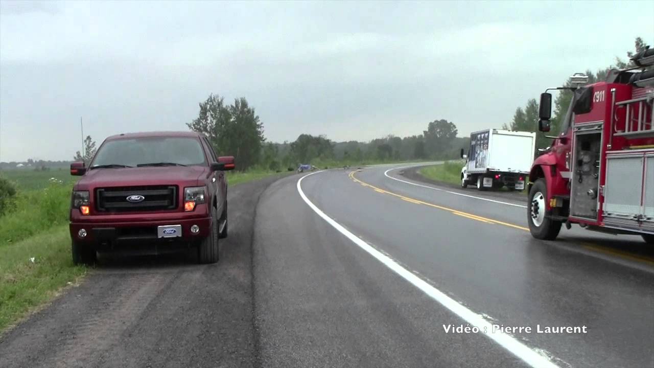 Accident grave face a face à Saint Jacques route 158 - YouTube