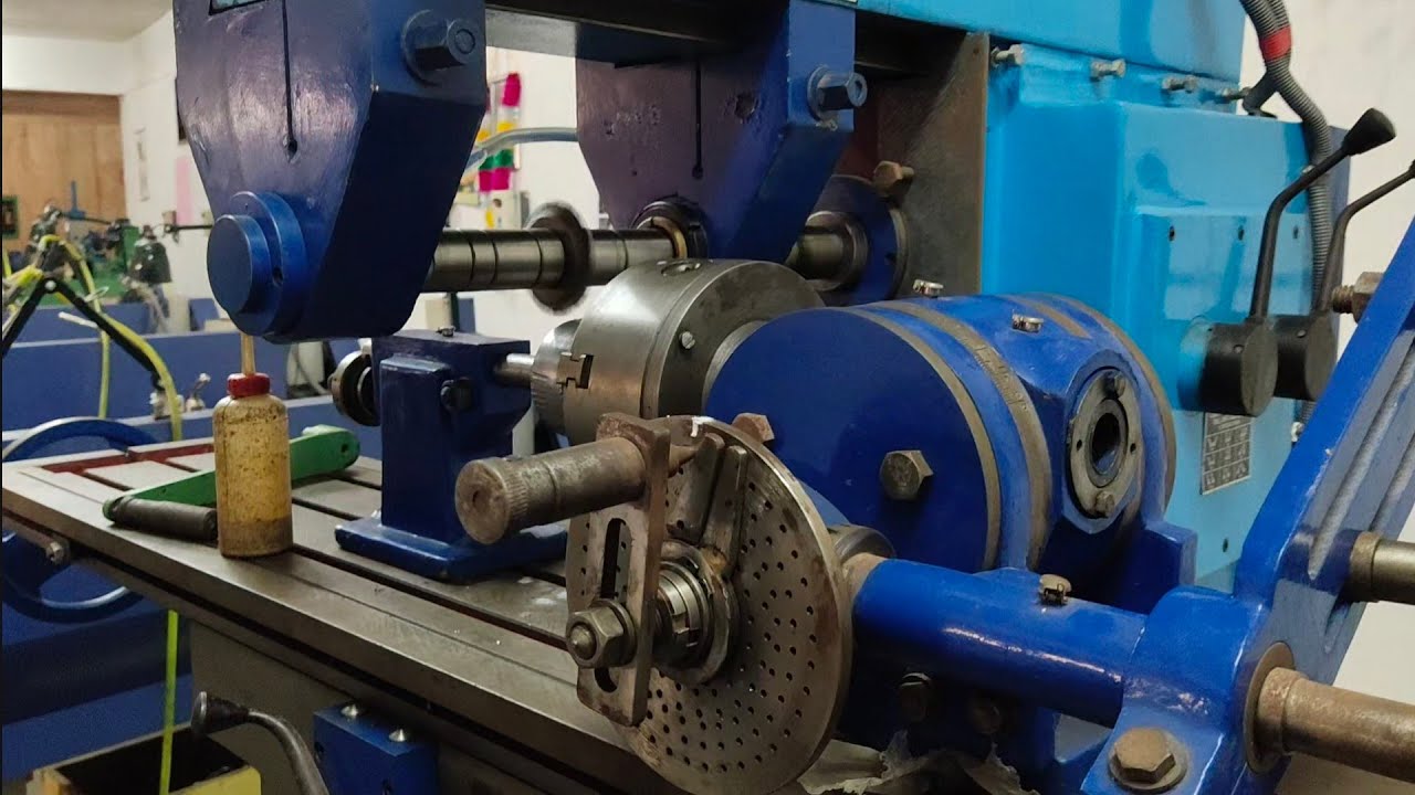 Gear Teeth Cutting on Milling Machine - YouTube