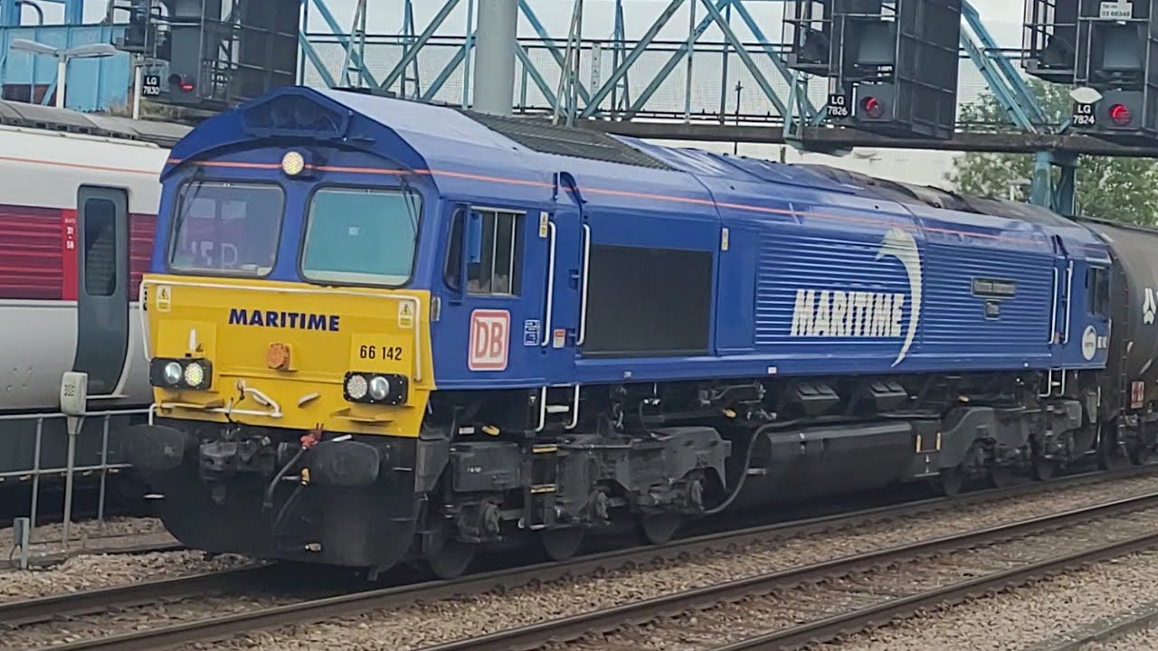 DB Cargo 66142 Maritime Intermodal three Passing through Lincoln ...