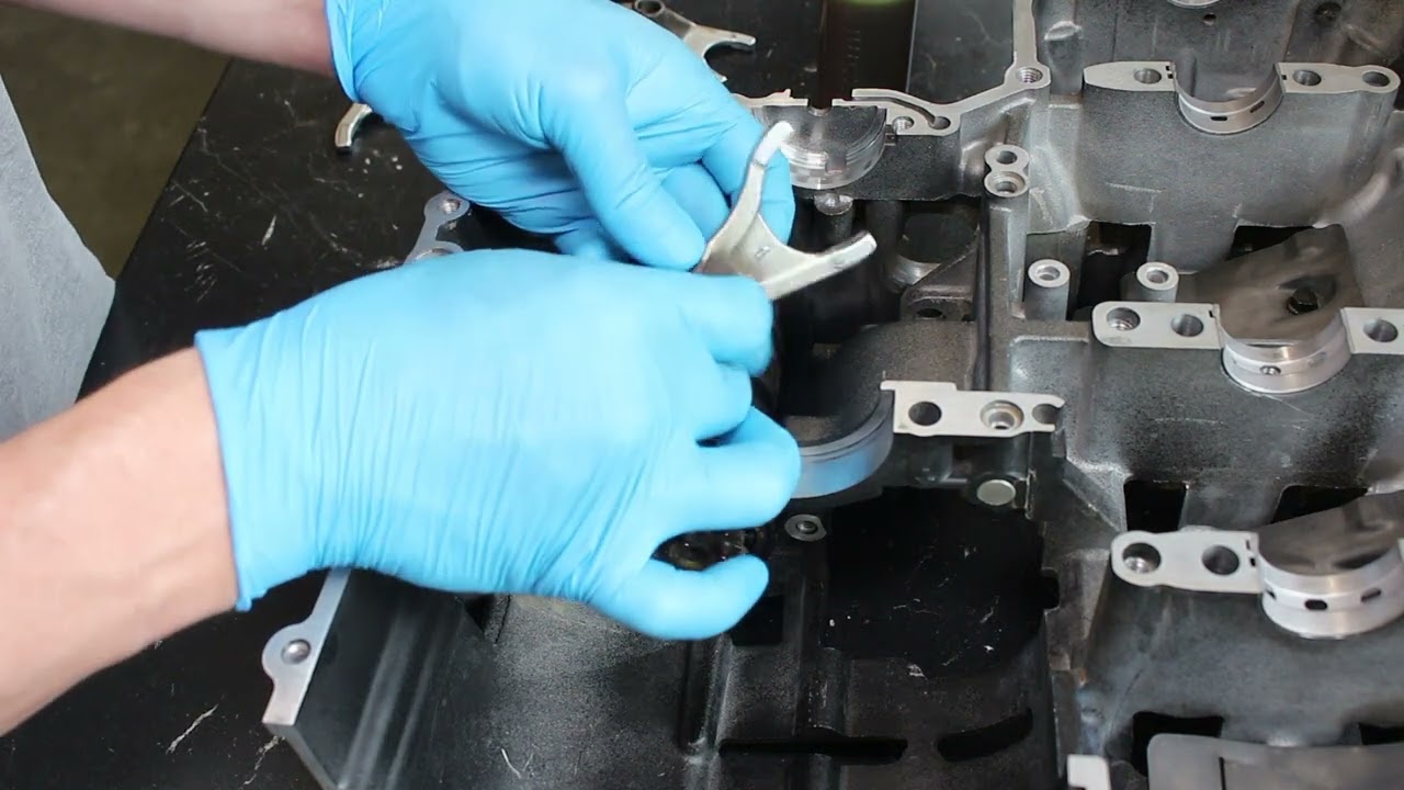 FZ 750 Engine assembly part 1 - YouTube