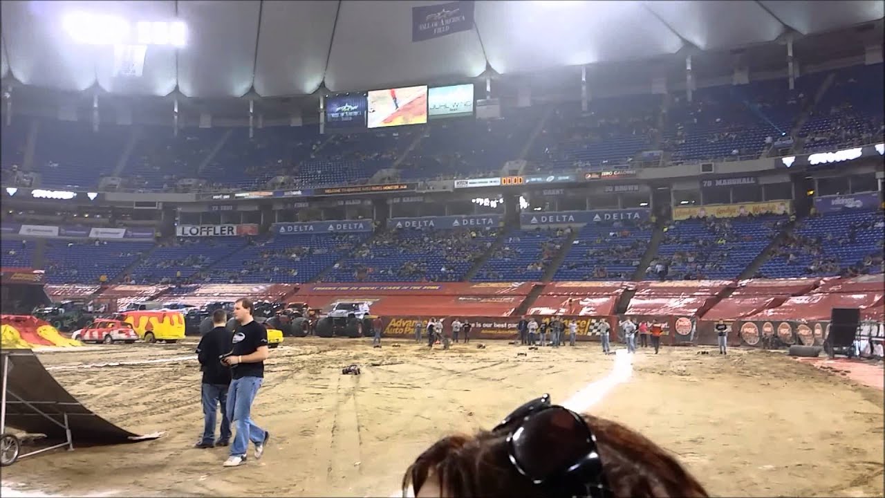 Monster Jam RC Action - YouTube