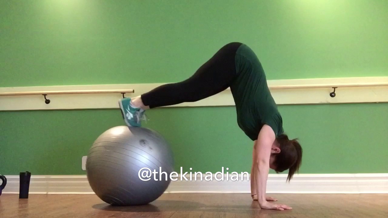 Stability ball pikes - YouTube