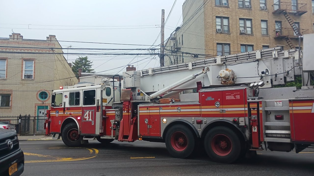 Engine 90 and Ladder 45 backing into quarters - YouTube