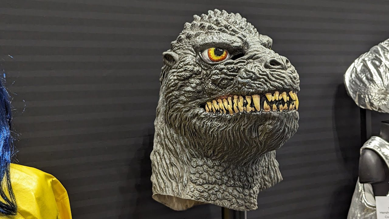Godzilla Halloween Mask at NYCC - YouTube