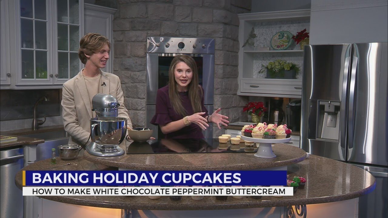 Cakes by Andrae shares holiday-themed desserts - YouTube