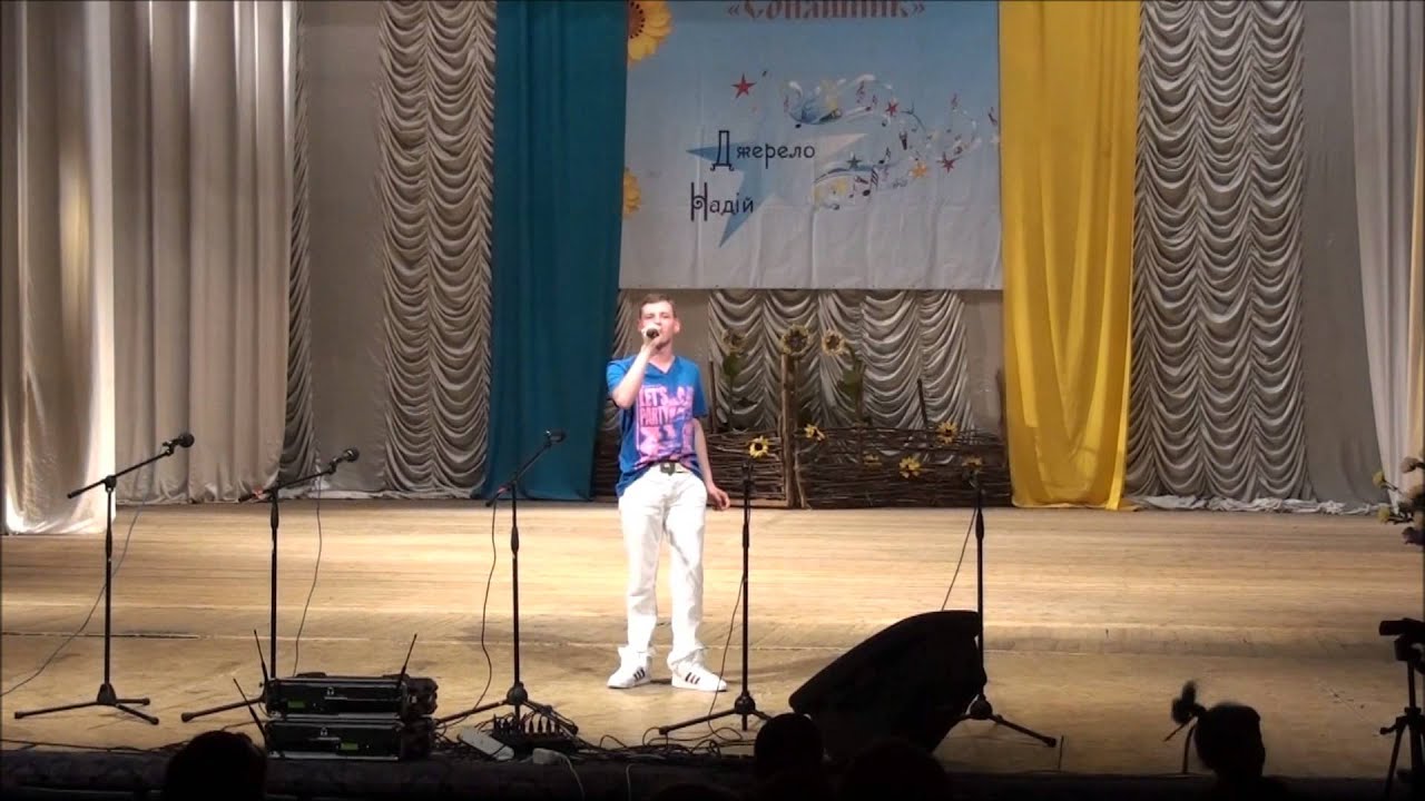 Dennis Smit Singing in Kiev 18May2013 Part 2 of 4 - YouTube