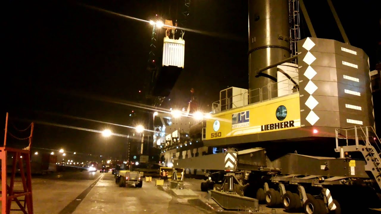 puerto lirquen, liebherr lhm-550 - YouTube