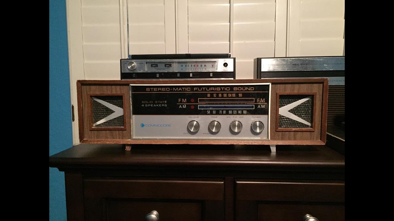 Vintage Commodore Solid State AM/FM Radio - YouTube