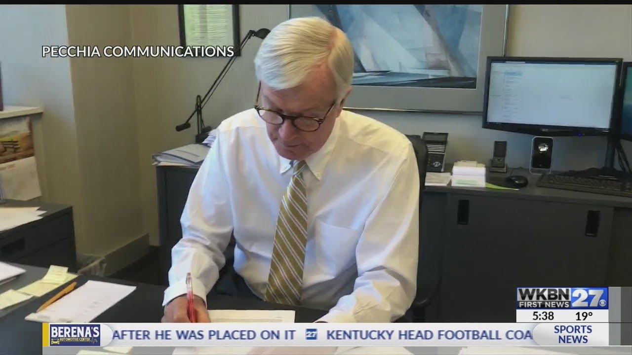 Respected Warren attorney retires, reflects on career - YouTube