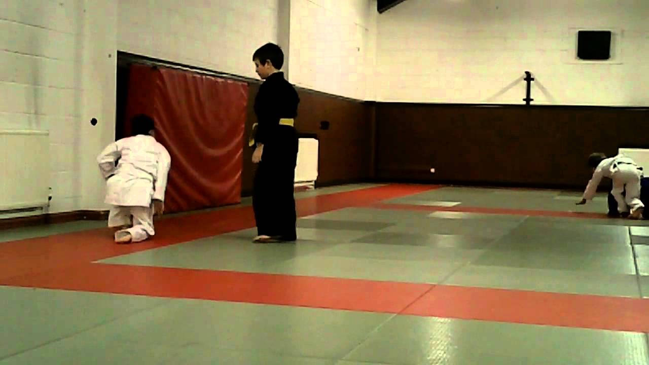 Arryah - judo - Feb 2010- Cardiff Central Youth Club - YouTube