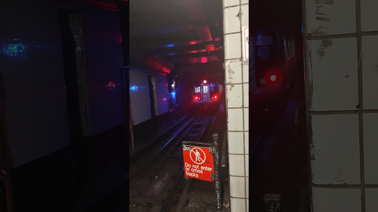 MTA Train: R160B #8932 (ZoHo wrap) on (R) departing 4th avenue and 10th ...