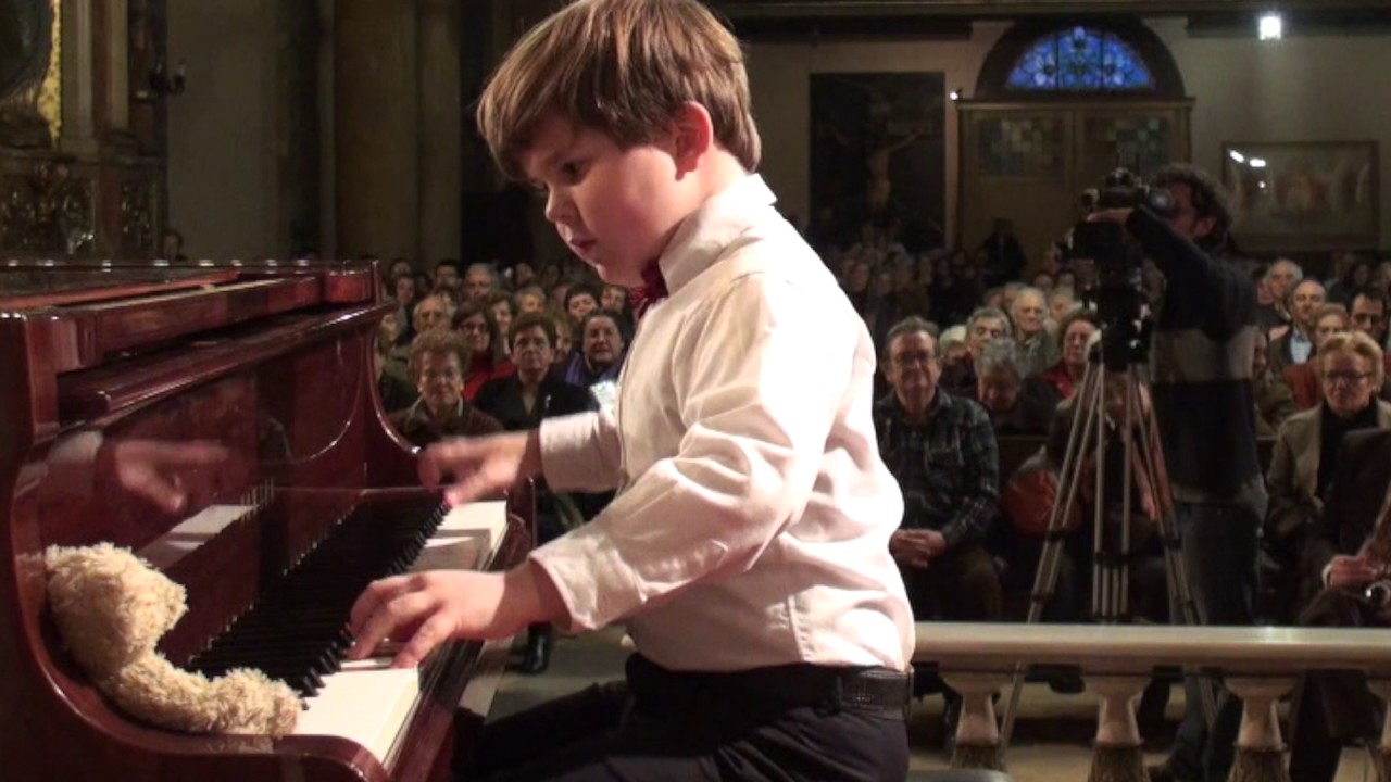 Michael Andreas Haeringer, Dancing Bees - La danza de las abejas - YouTube