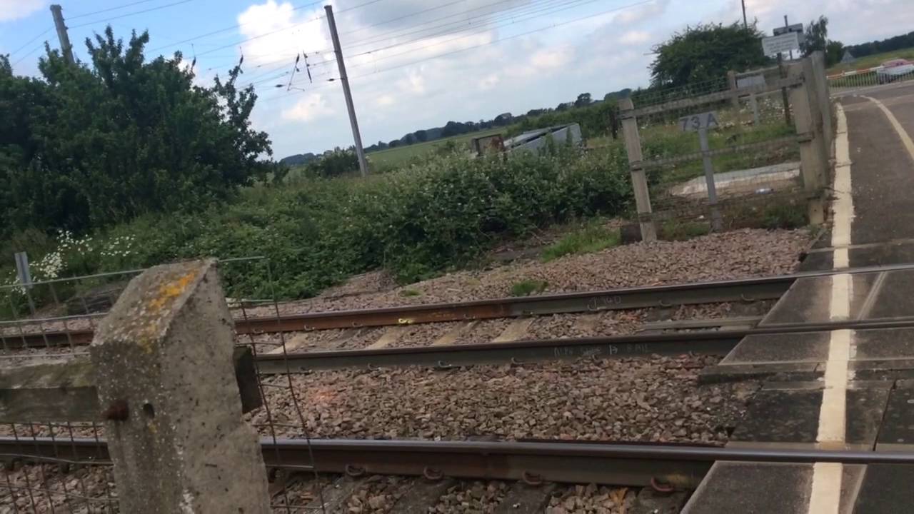 HD 720p *NEW LEDS* Maxey Level Crossing (Cambs) Friday 17.06.2016 - YouTube