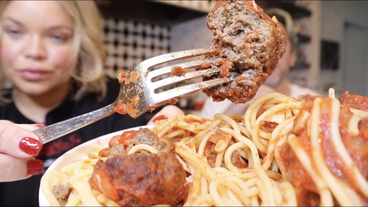 COOKING WITH TRISH: SPAGHETTI AND MEATBALLS! - YouTube