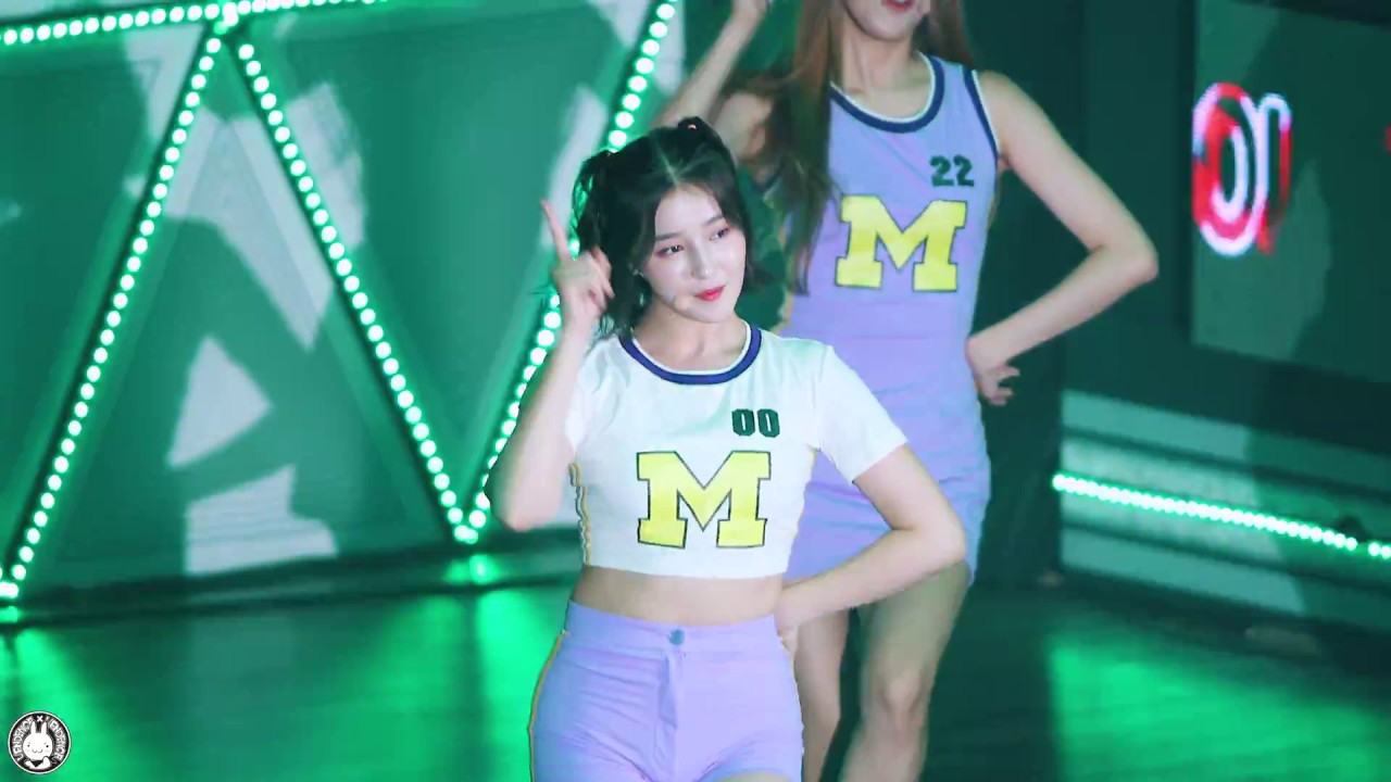 [4K] 180821 모모랜드 낸시 직캠 '어마어마해(EDM Ver.)' MOMOLAND(NANCY) Fancam @지마켓 스마일클럽콘서트 아레나홀 By 벤뎅이 - YouTube